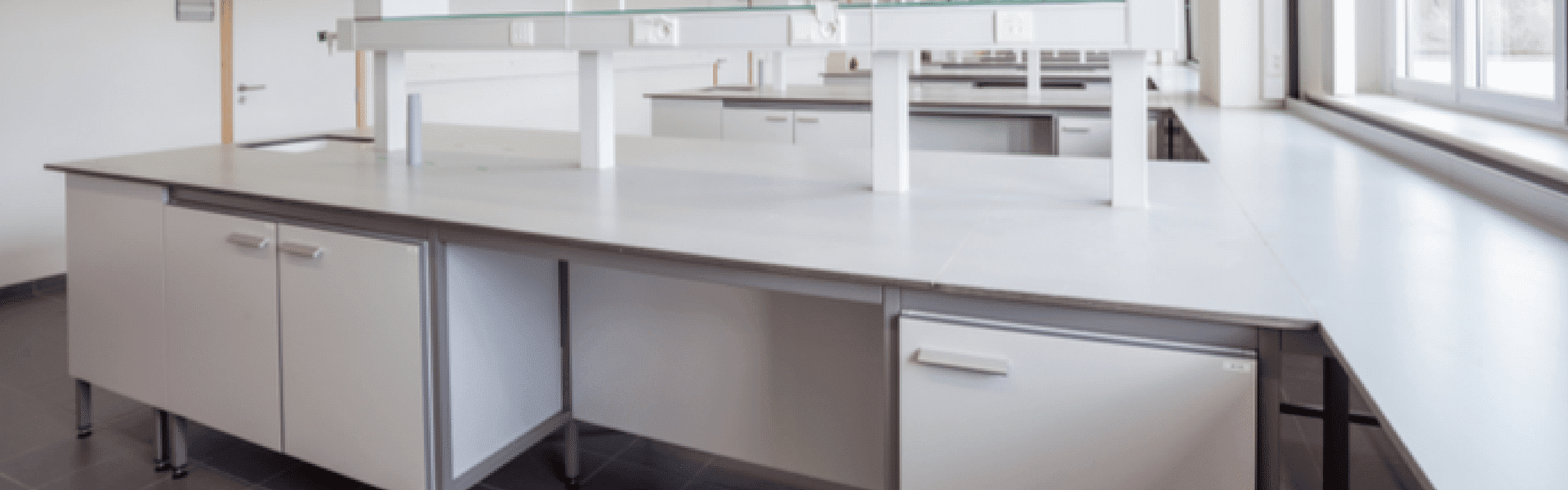 Guide to Choosing The Right Material For Your Laboratory Tables