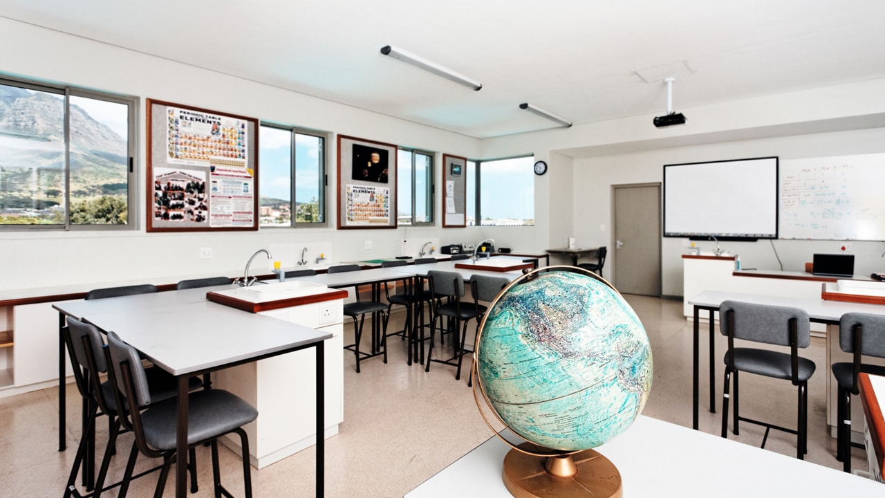 When Should You Outfit Your Lab Table With a Sink? - LabTech